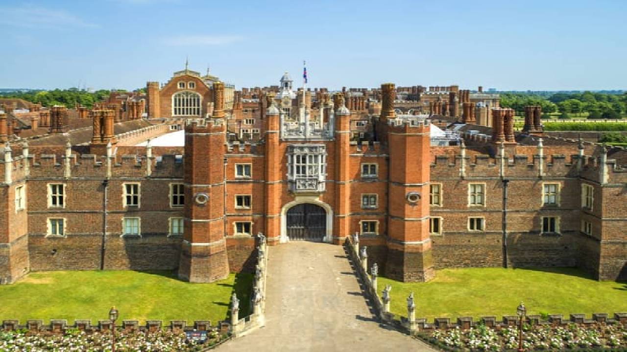 Half-Day Trip to Hampton Court Palace from London – Tudor Palace ...
